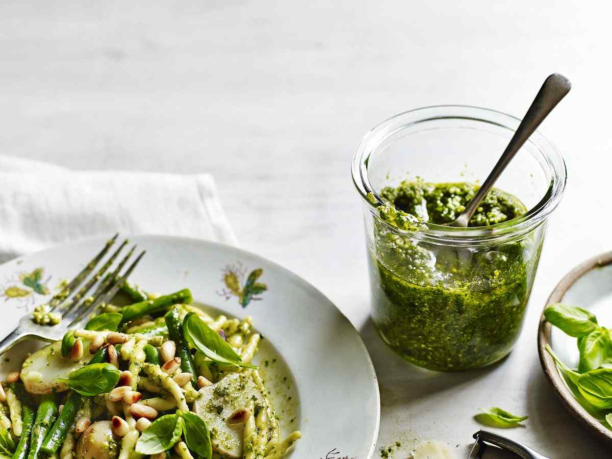 Does Pesto Have Garlic? - All You Need To Know (Detailed)